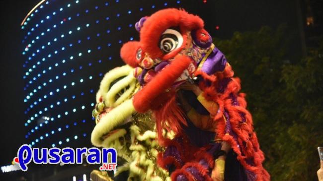 Yuk! Rayakan Imlek Sambil Nonton Barongsai Hingga Wayang Potehi di Alun - Alun Surabaya
